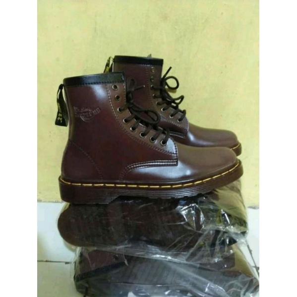 Jual sepatu dokmart boots pria dan wanita 8 hole sepatu kasual dr ...