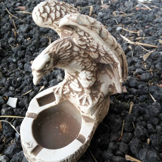 Jual Asbak Rokok Burung Garuda Bahan FiberGlass - Souvenir Jogja ...