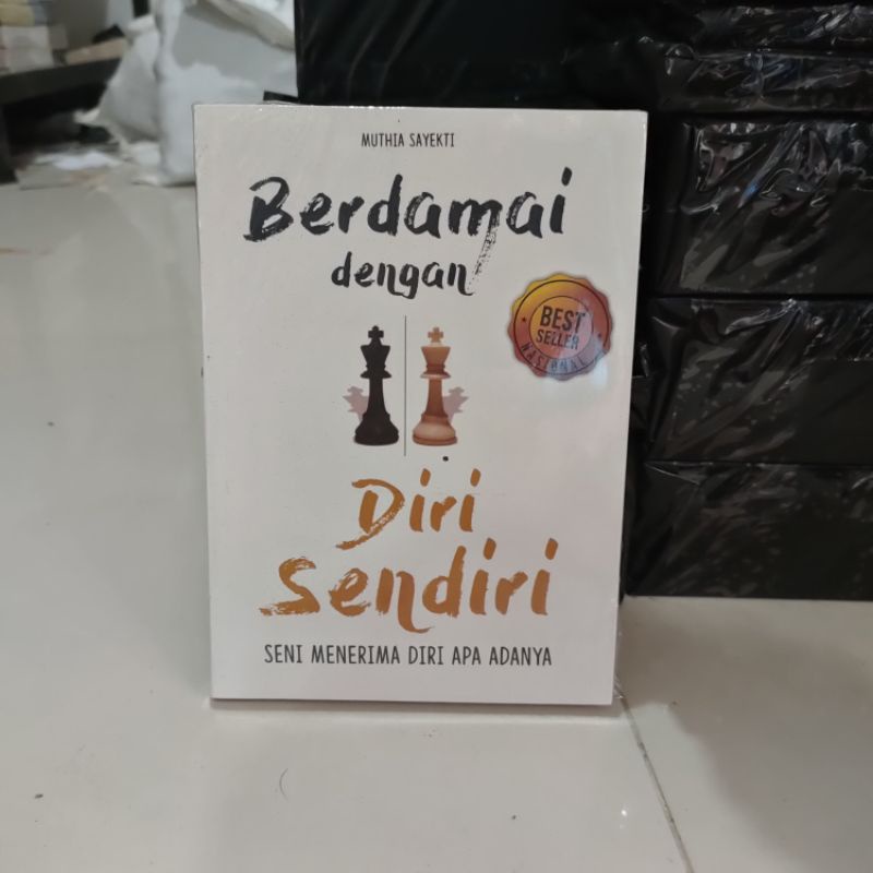 Jual Buku Berdamai Dengan Diri Sendiri - Muthia | Shopee Indonesia