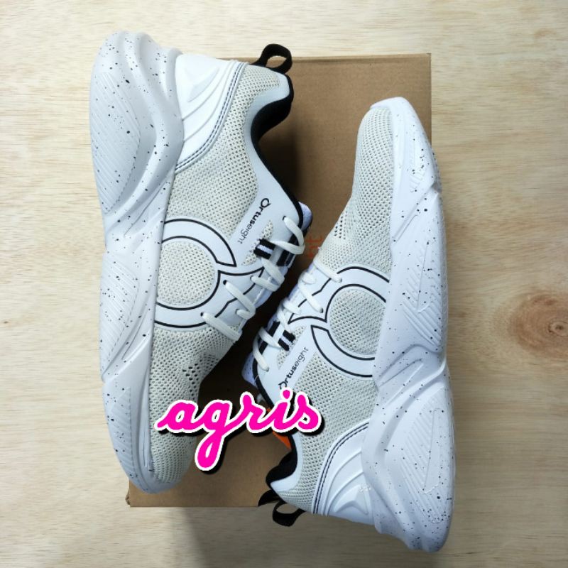 Jual SEPATU RUNNING ORTUSEIGHT MAMBA ALL WHITE | Shopee Indonesia