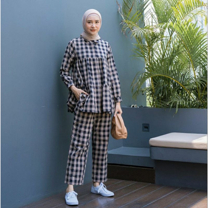 Jual EMA DAILY Basil Set Square | Shopee Indonesia