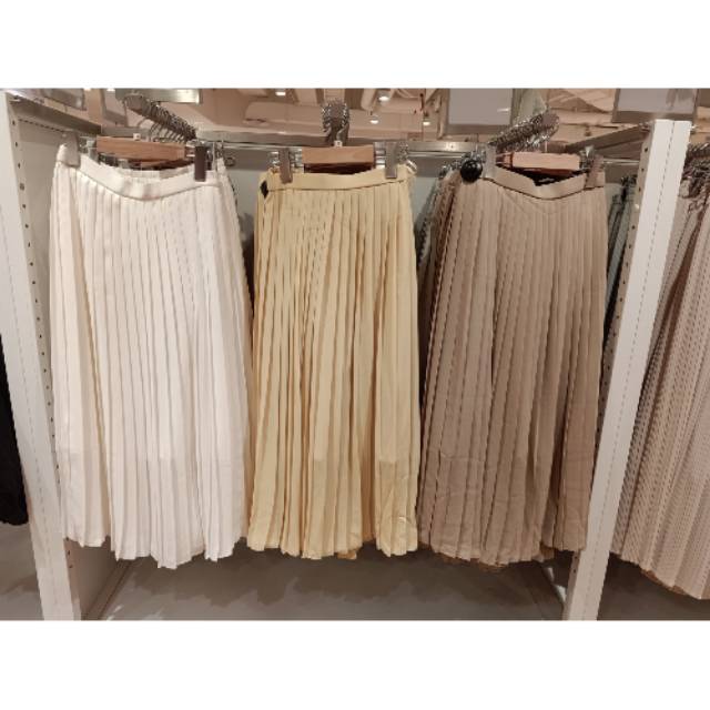 Jual Rok plisket uniqlo | Shopee Indonesia