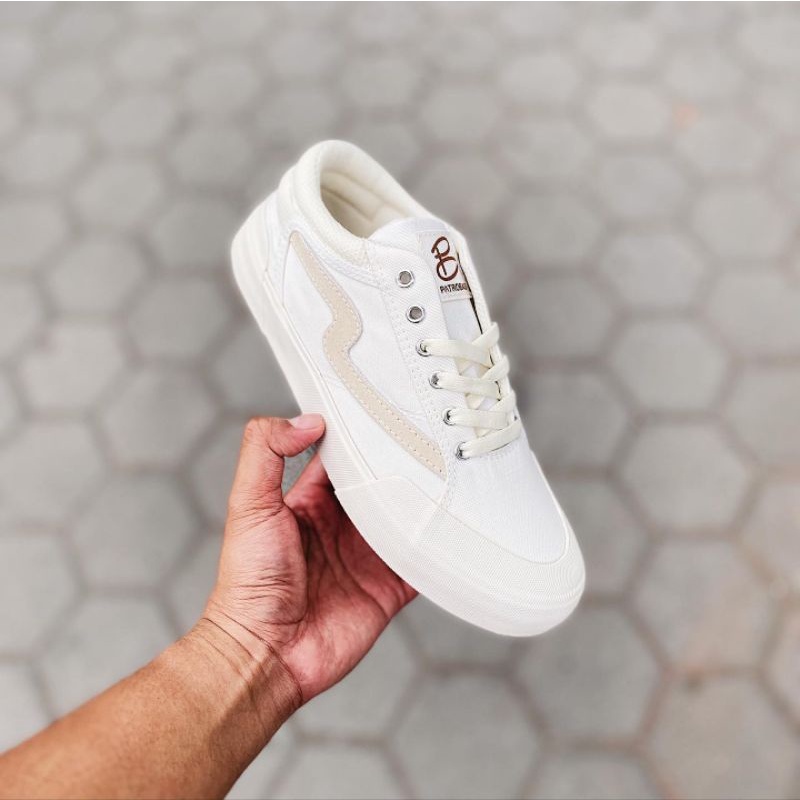 Jual PATROBAS CLOUD LOW OFF WHITE | Shopee Indonesia