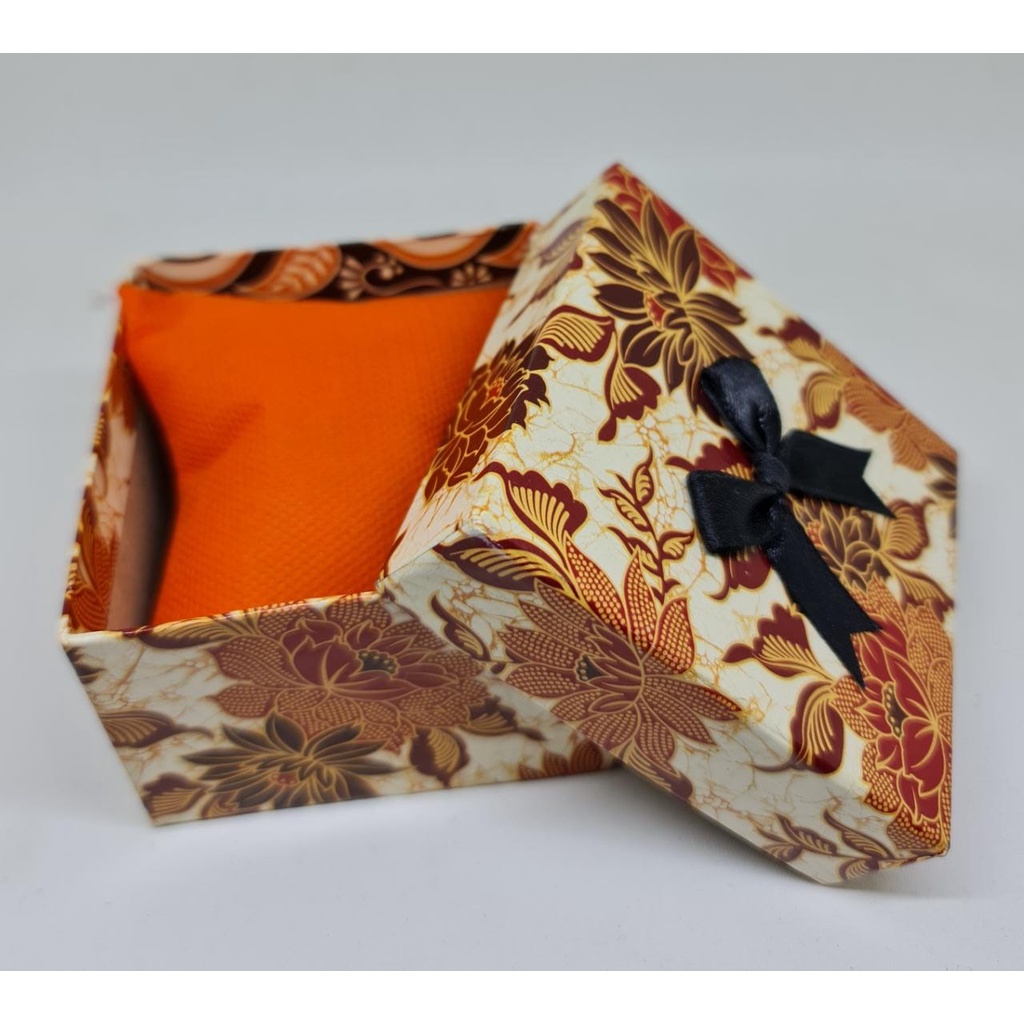 Jual Kotak jam tangan karton warna corak yang random | Shopee Indonesia