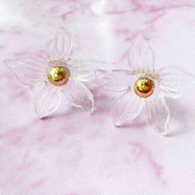 Jual Moza small ( anting bunga akrilik ) | Shopee Indonesia