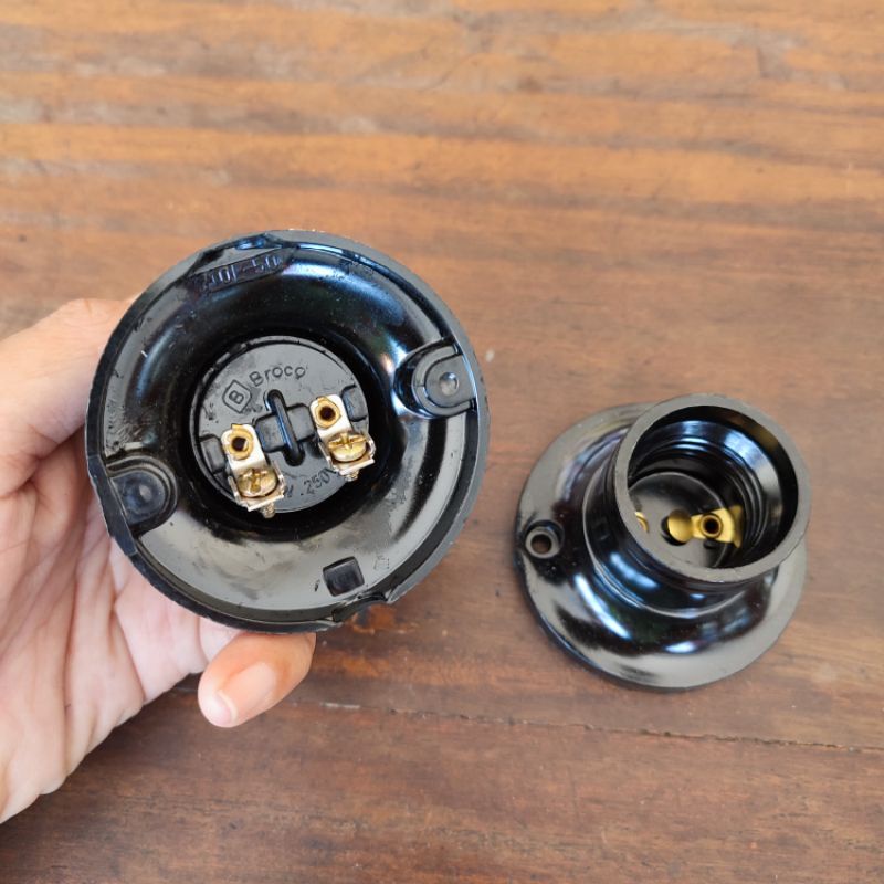 Jual Fitting Tempat Rumah Lampu E27 Tempel plafon Broco Hitam 210L ...