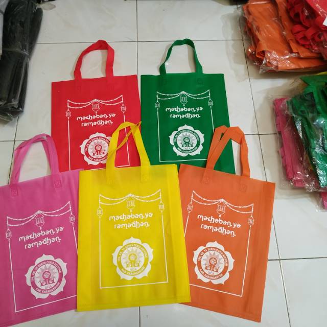 Jual Tas Spunbond Custom Sablon 30x40 25x35 60pcs | Shopee Indonesia