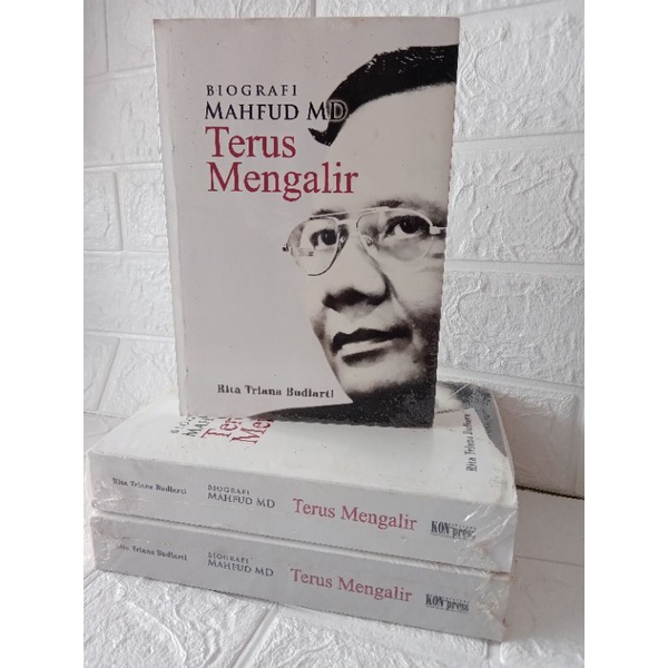 Jual Buku Biografi Sejarah Tokoh Memoar Biografi Mahfud Md Terus Mengalir Shopee Indonesia 