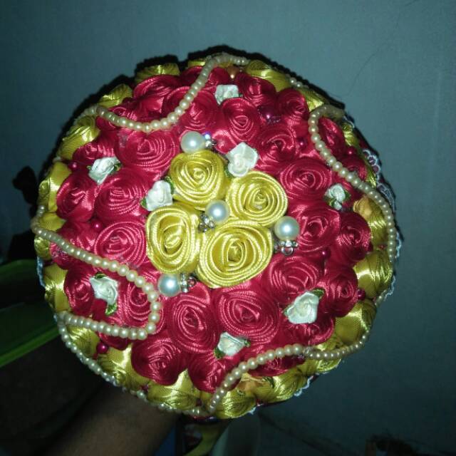 Jual Terlaris.. Buket Bunga pernikahan pengantin dan wisuda merah gold ...