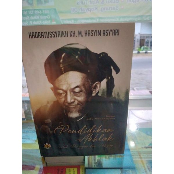 Jual Pendidikan karakter khas pesantren terjemah kitab adabul alim wal ...