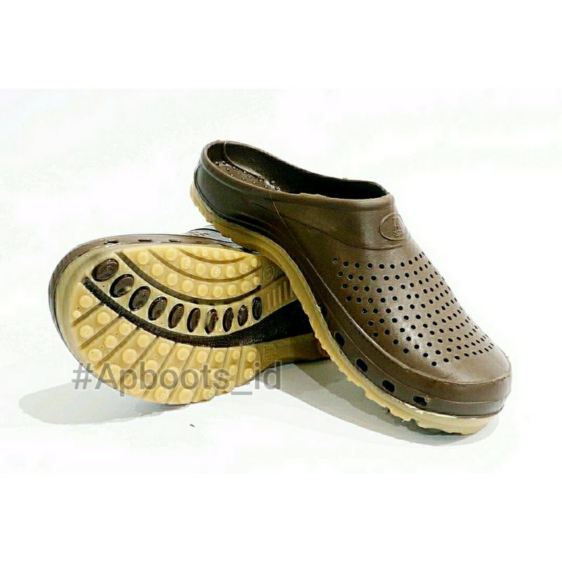 Jual AP BOOTS CLOGS COKELAT 100% ORI - Sandal slop karet pria wanita ...