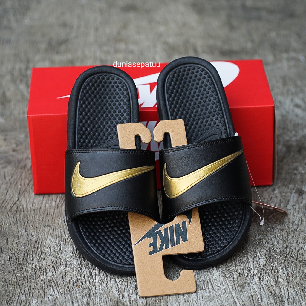 Jual DUNIASEPATUU Sandal Pria Nike Benassi Hitam List Gold Grade Ori ...
