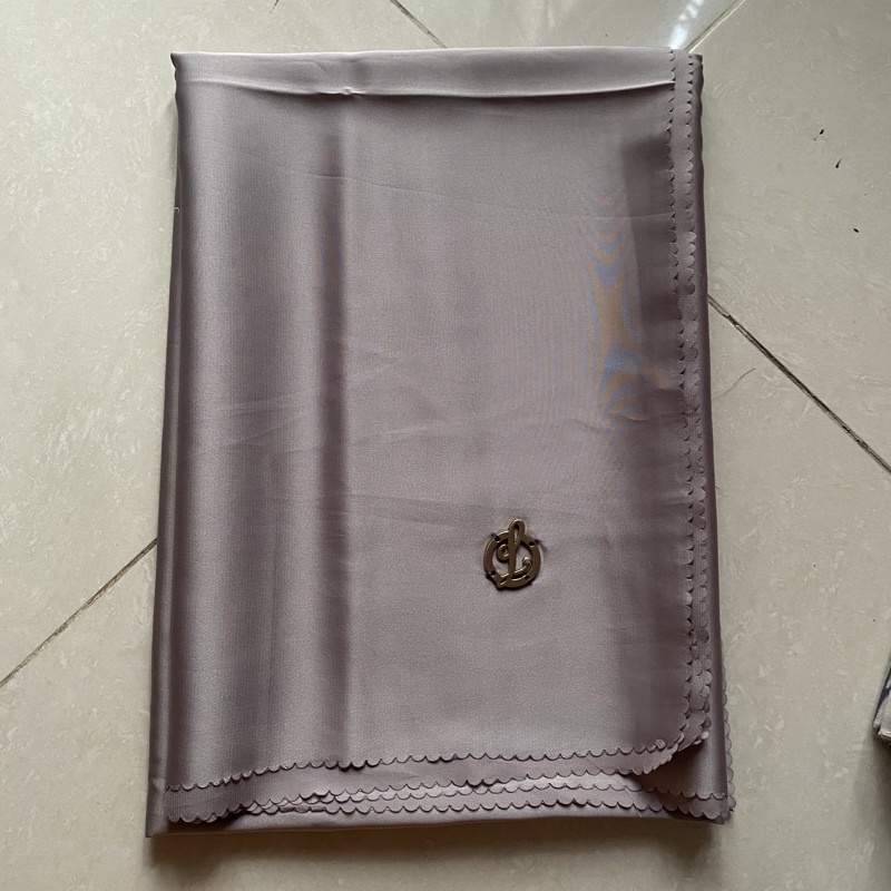 Jual preloved hijab button, deenay, shafira, Lcb, vanillahijab (no box ...