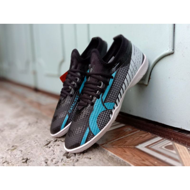 Jual sepatu futsal ortus catalyst liberte hitam biru | Shopee Indonesia