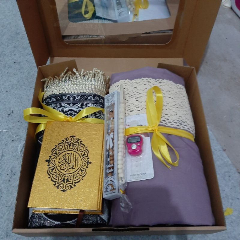 Jual HAMPERS MUKENA sajadah /kado gift box ultah uang tahun pacar alat ...