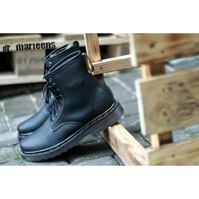 Jual Sepatu boot Dr. Martens Docmart boots murah black casual pria ...