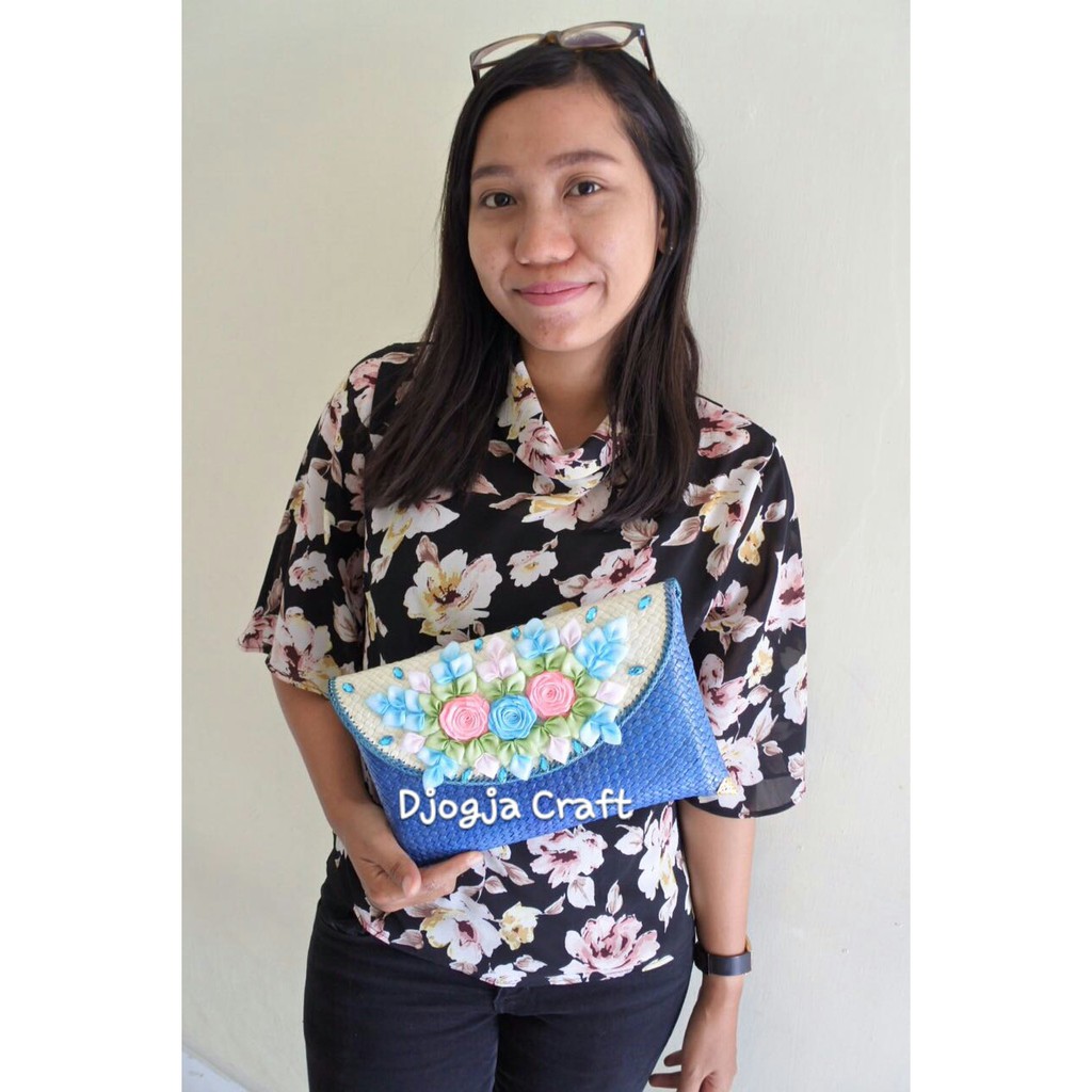 Jual Clutch Anyaman Pandan Bunga Full - Biru Muda | Shopee Indonesia
