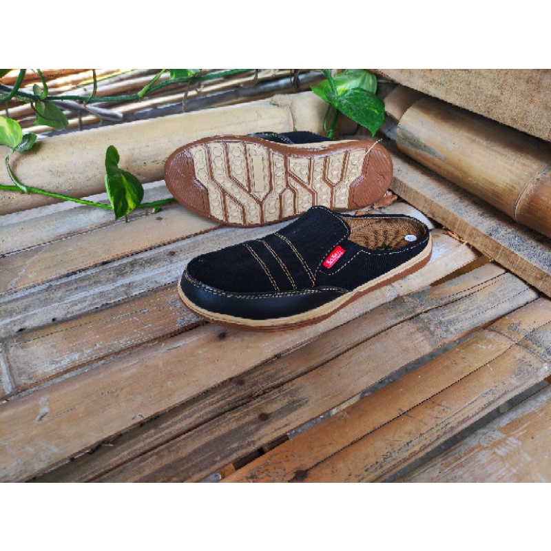 Jual kickers pria / slop pria / sepatu pria / sepatu selop pria/ slop ...