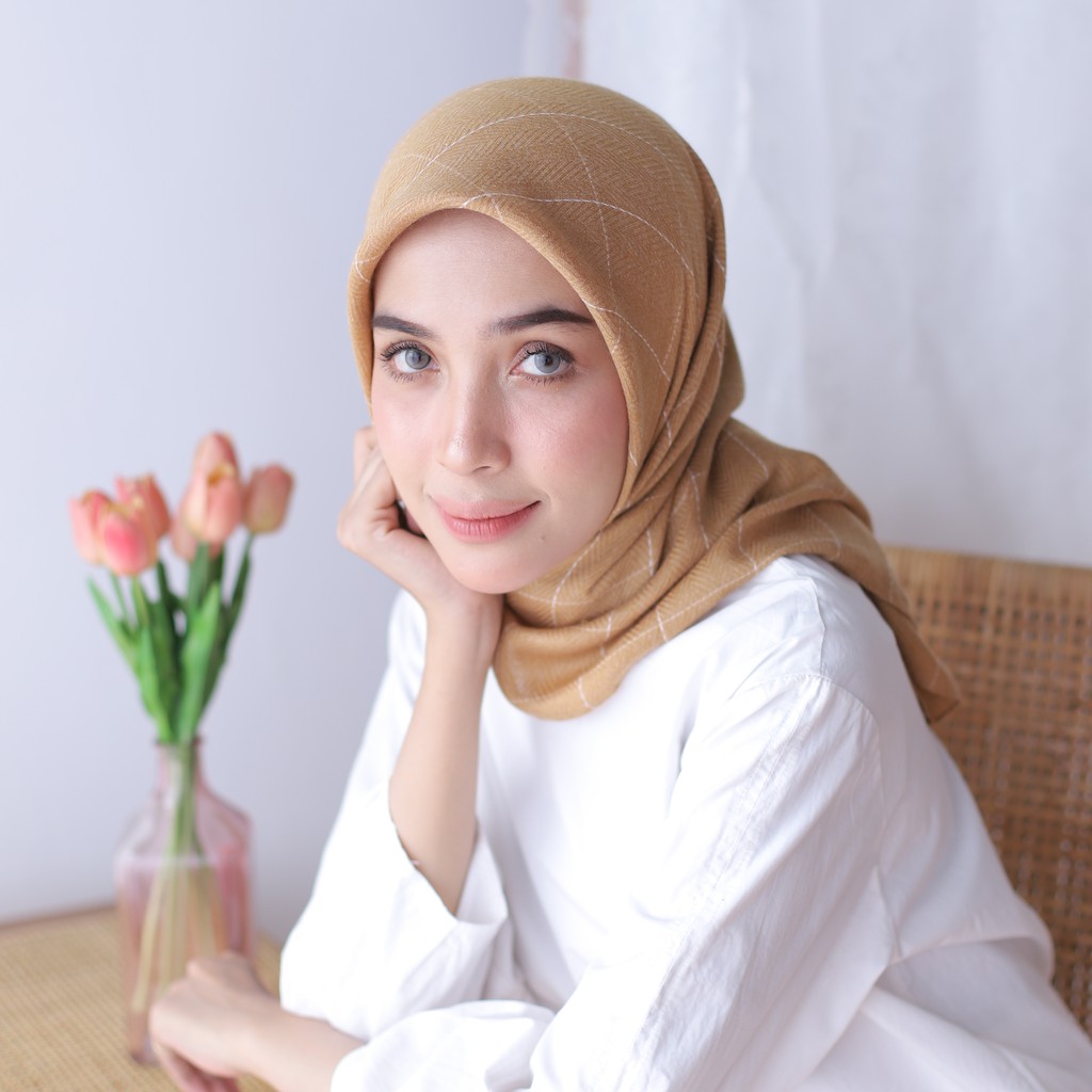 Jual Lozy Hijab - Zava Square ( Hijab Segiempat Voal ) | Shopee Indonesia