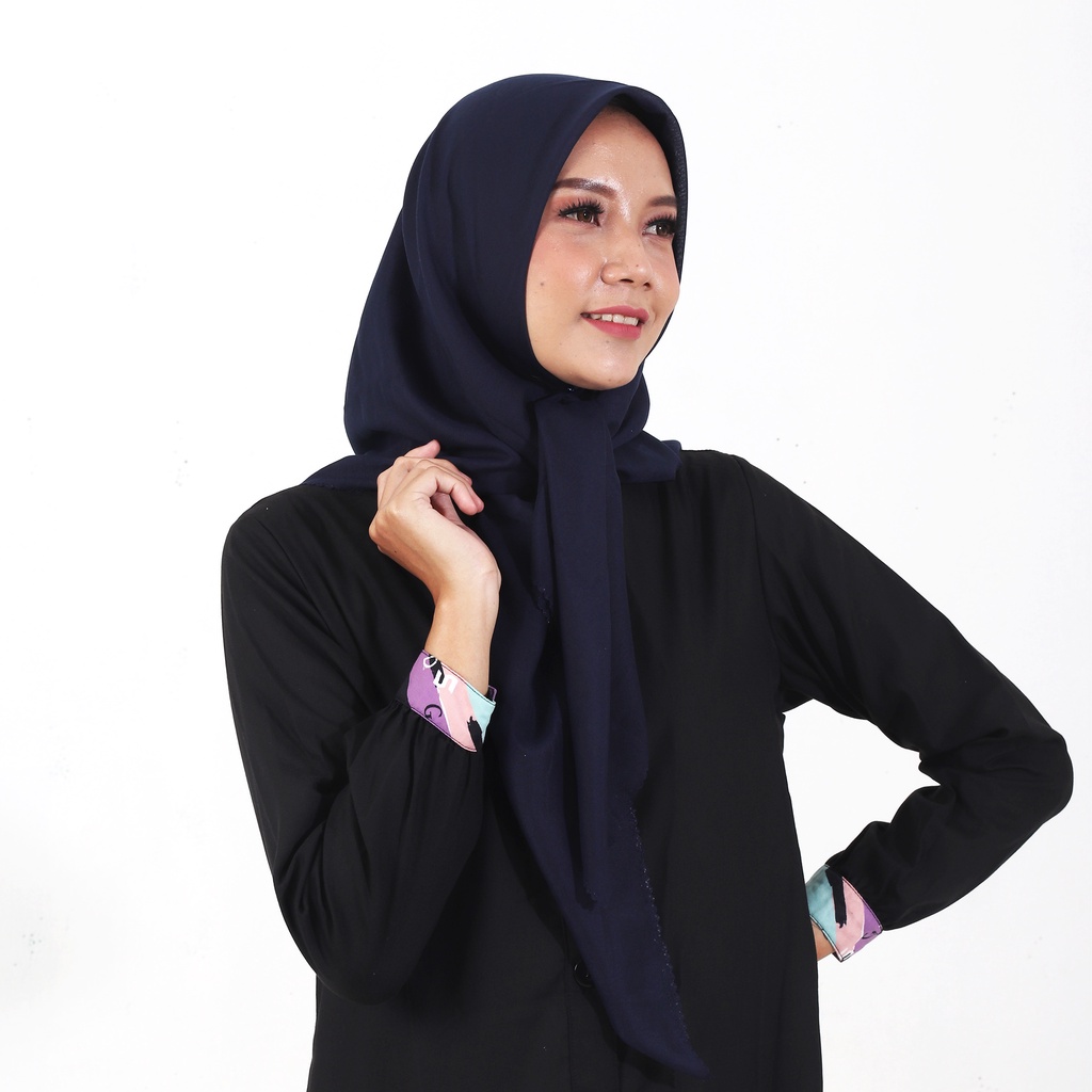 Jual Veeya Laser Cut Hijab Segi Empat Polos Warna Navy | Shopee Indonesia
