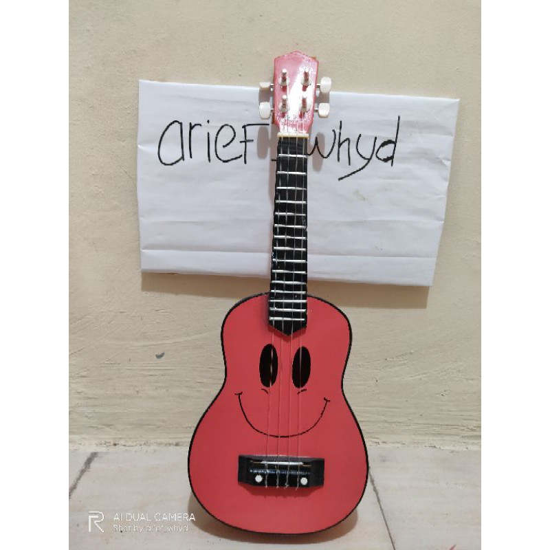Jual ukulele/kencrung senar 4 model smile ( bonus pick ) | Shopee Indonesia