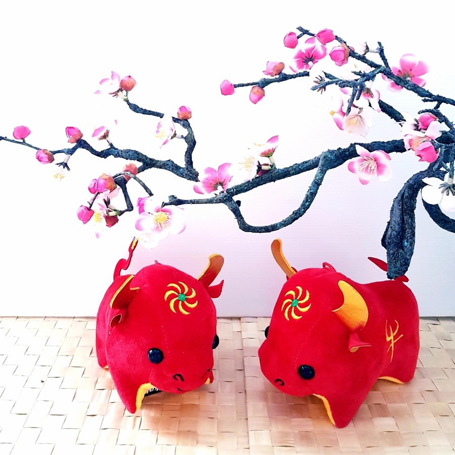 Jual Boneka Kerbau Merah Tanduk Kuning dengan tanda dahi matahari M 1's ...