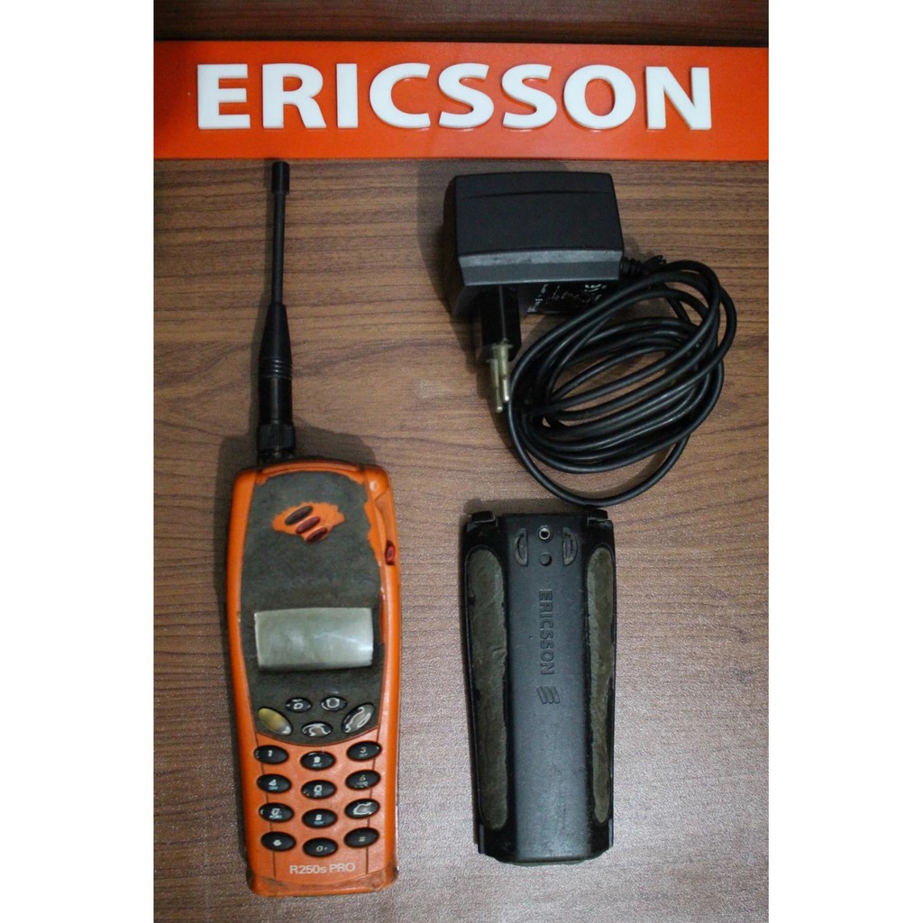 Jual Handphone Jadul Ericsson R250s PRO Atau R250 Aka Ericsson Paus ...