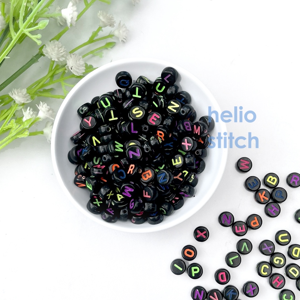 Jual [RANDOM] 15 gr Mote Manik Huruf Bulat HITAM tulisan WARNA | Shopee ...
