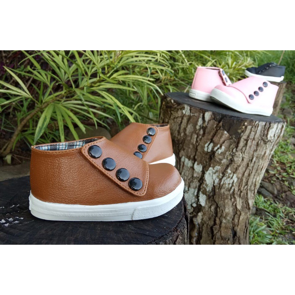 Jual Sepatu Slip On Anak Pakai Perekat Kancing Simple | Shopee Indonesia