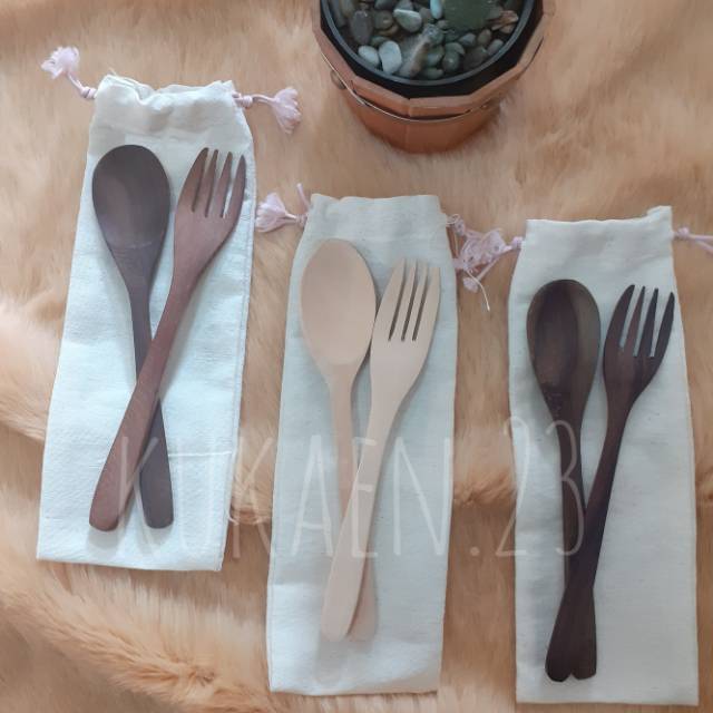 Jual Pouch Sendok Garpu SET Bahan Kayu Ramah Lingkungan | Shopee Indonesia