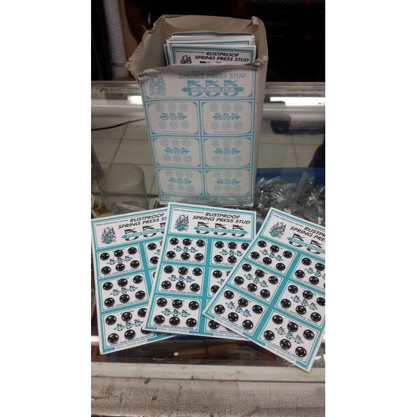 Jual Kancing Jepret hitam Prym 555 asli /lembar 3lusin | Shopee Indonesia