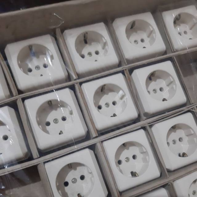 Jual socket outlet, colokan stacker broco | Shopee Indonesia