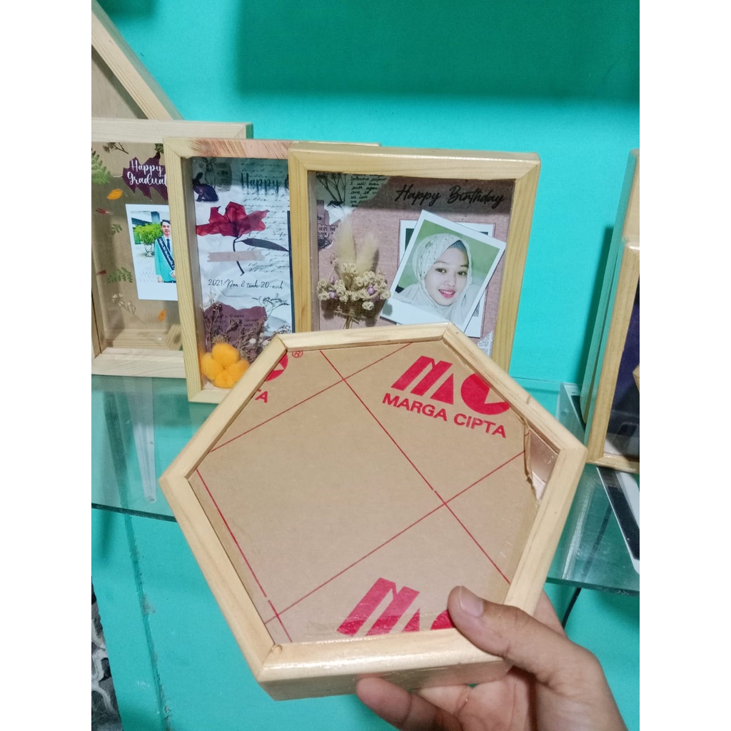 Jual Pigura Kayu 3D / Hexagonal /Bingkai kayu Diameter 20cm Kaca Acrylic Anti Pecah TERMURAH ...