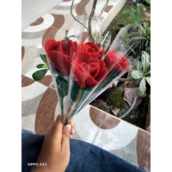 Jual Bunga mawar flanel/bucket bunga mawar satu tangkai | Shopee Indonesia