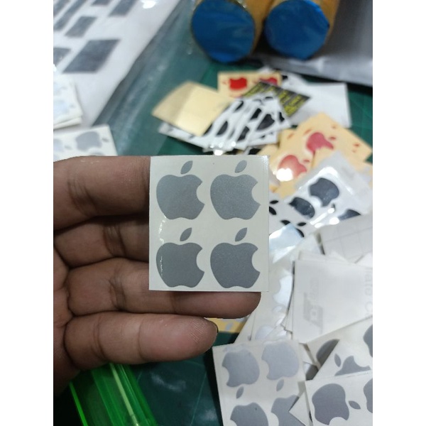 Jual Stiker logo Apple iphone ukuran kecil 1,7cm x1,4cm. isi 4 sticker ...