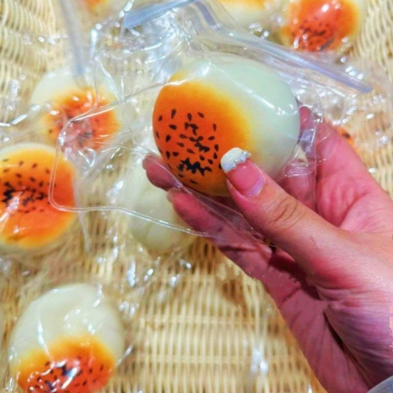 Jual Fluid Egg Yolk Crisp Squishy Flour-filled pinch toys | Shopee ...
