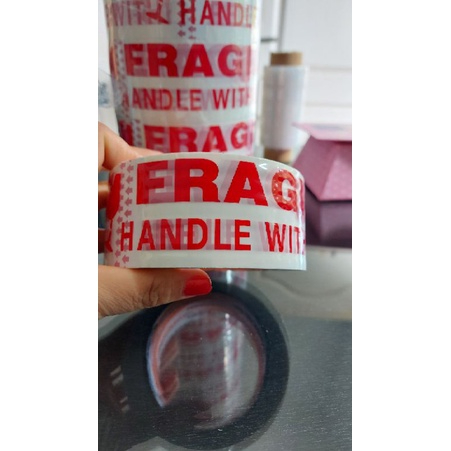 Jual Lakban Fragile Dasar Putih Lebar 48 mm Panjang 90 Yard Lem lebih ...