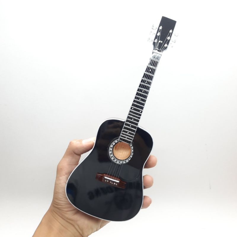 Jual miniatur gitar akustik hitam klasik hiasan rak dinding kado ulang ...