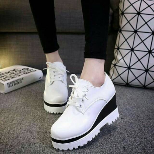 Jual pretty woman sepatu sneakers wanita SEMI BOOTH PW-SW0002 4 WARNA ...