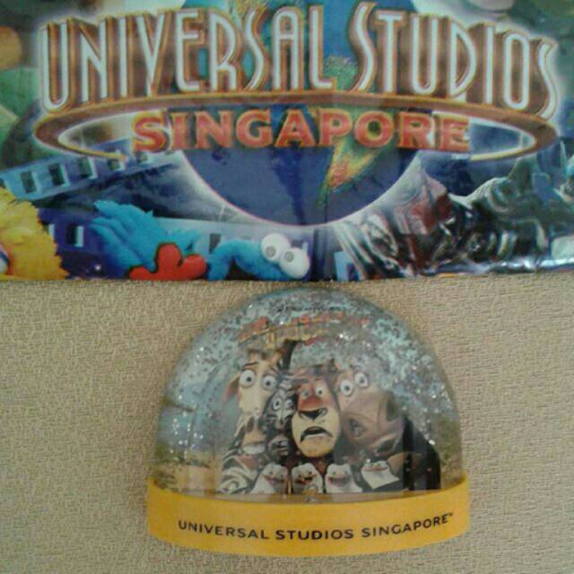 Jual Magnet snow globe Madagascar Universal Studios Singapore | Shopee ...