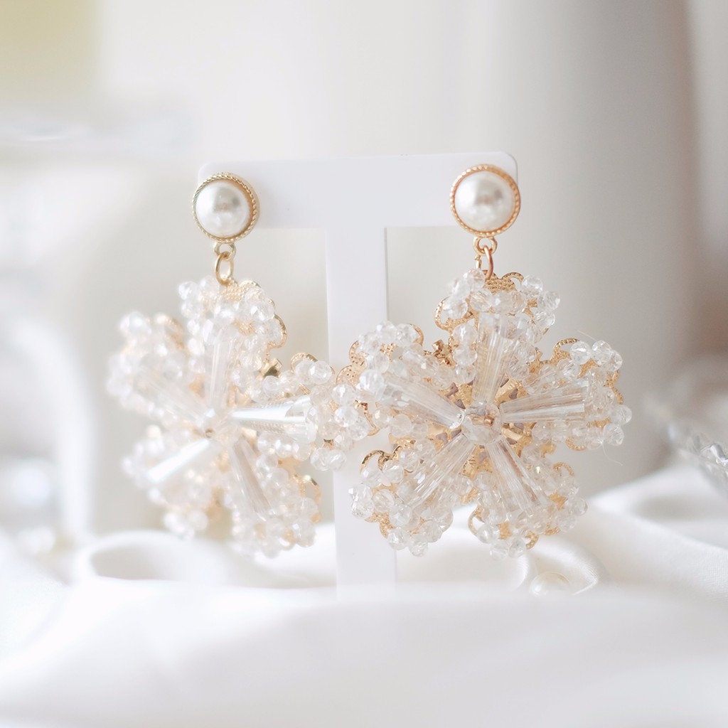 Jual YUNA - Stud Gold Beads Flower Earring | Shopee Indonesia