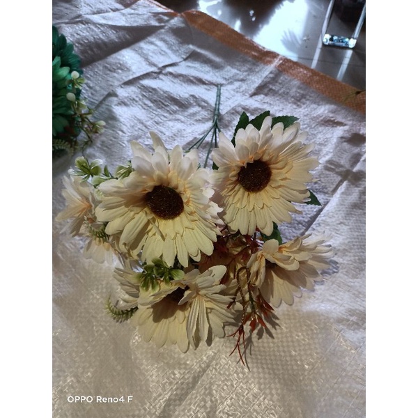 Jual Bunga Garbera Artificial/Garbera Clasik cabang 6 (1lusin) | Shopee ...