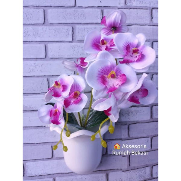 Jual SET BUNGA PLASTIK ANGGREK 2 CABANG BESAR DENGAN POT DINDING OMBAK ...