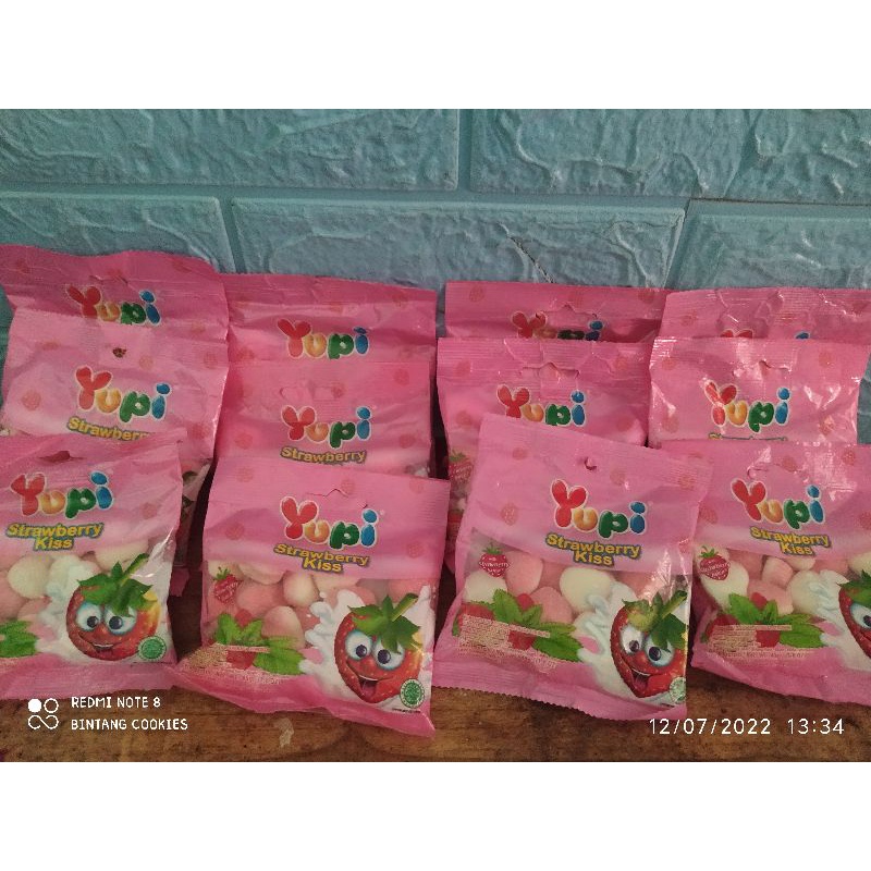Jual permen yupi strawberry kiss | Shopee Indonesia