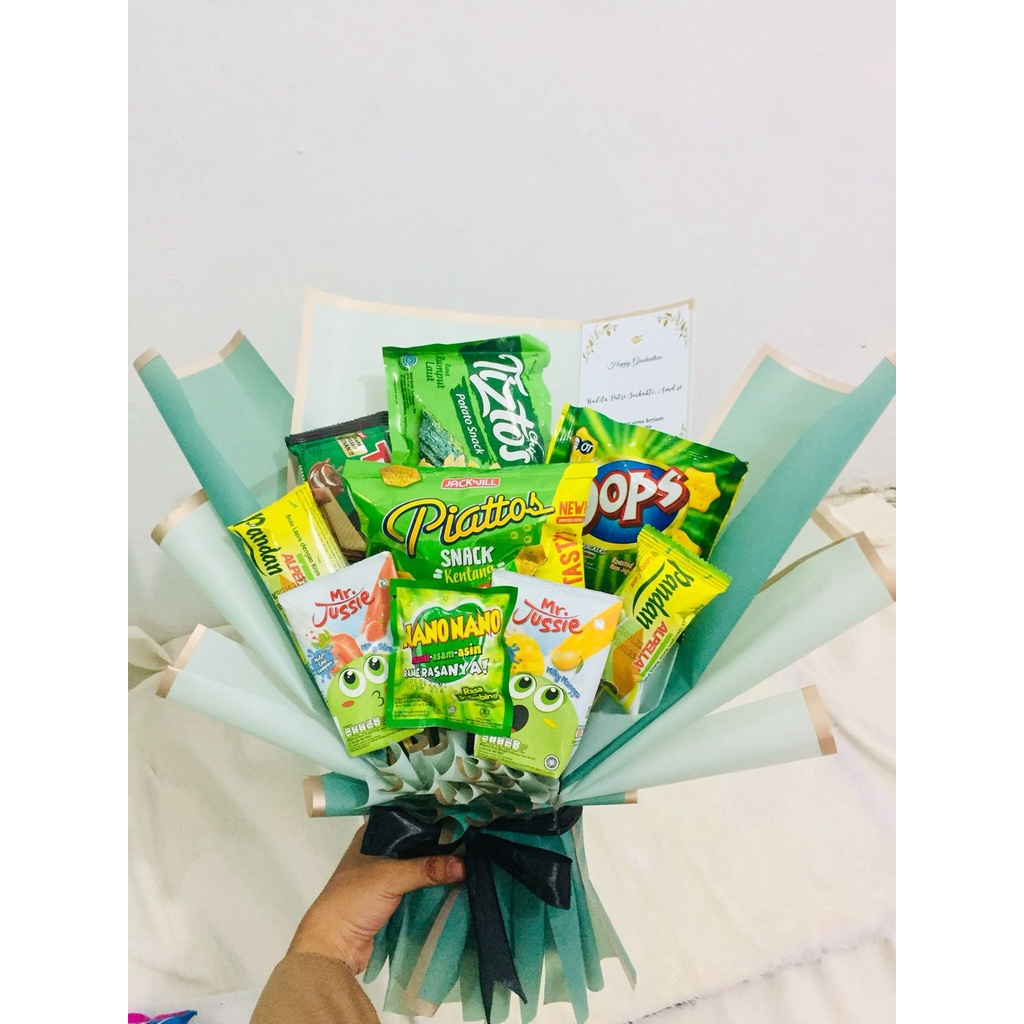 Jual Bucket Snack warna Hijau/ Buket jajanan/ kado ultah/kado wisuda ...