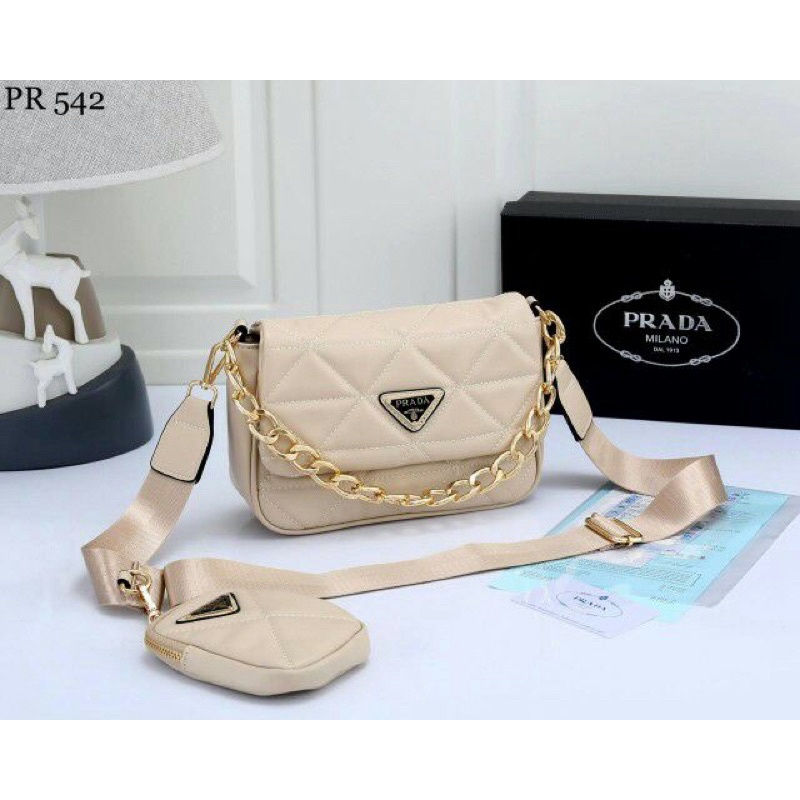 Jual PRADA QUILTED PATCHWORK Code : 542 (WHITE BOX) | Shopee Indonesia