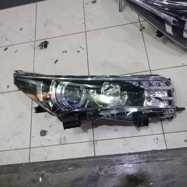 Jual Headlamp atau lampu depan all new altis 2014-2016 genuine parts ...