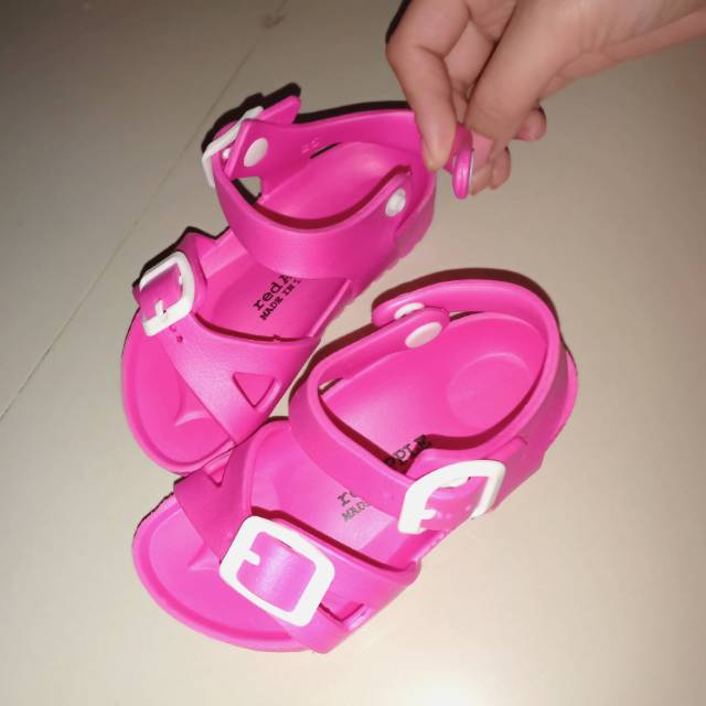 Jual Sendal anak red apple thailand ori.warna pink seperti foto ...