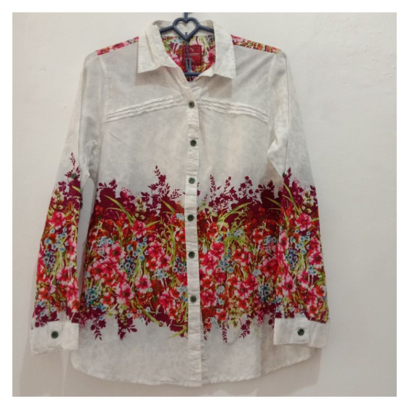 Jual kemeja putih motif bunga2 | Shopee Indonesia