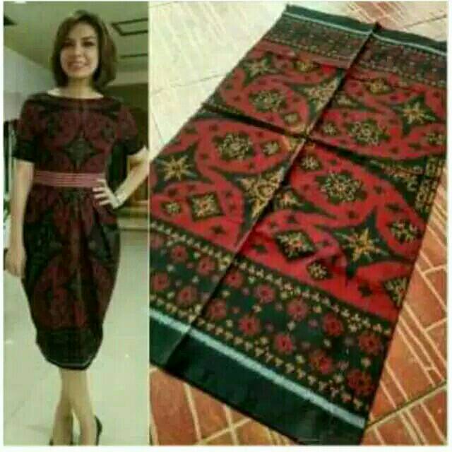 Jual Dress tenun ikat endek Lobeng Merah | Shopee Indonesia